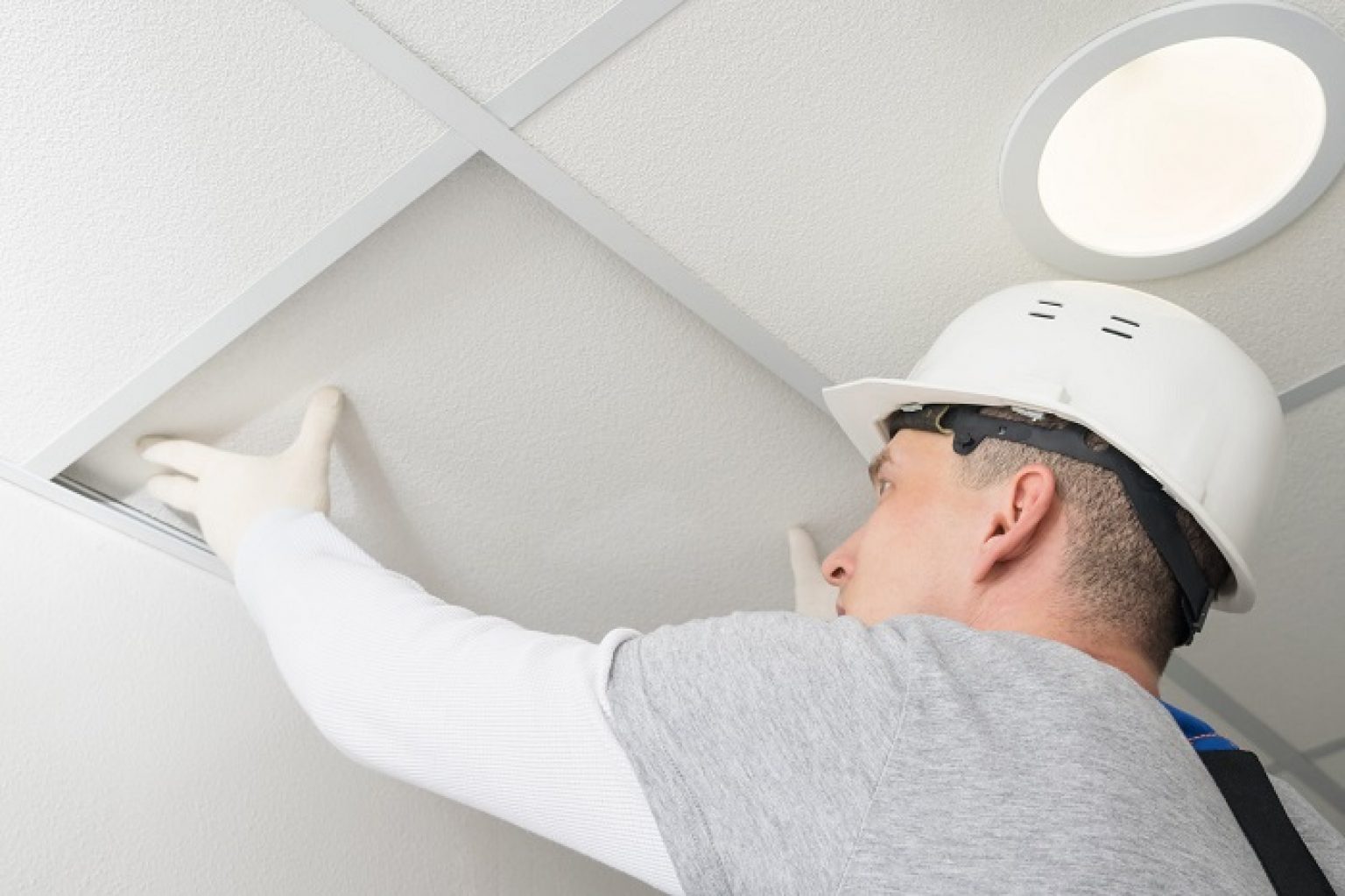 6 astuces pour réussir la pose d’un plafond suspendu