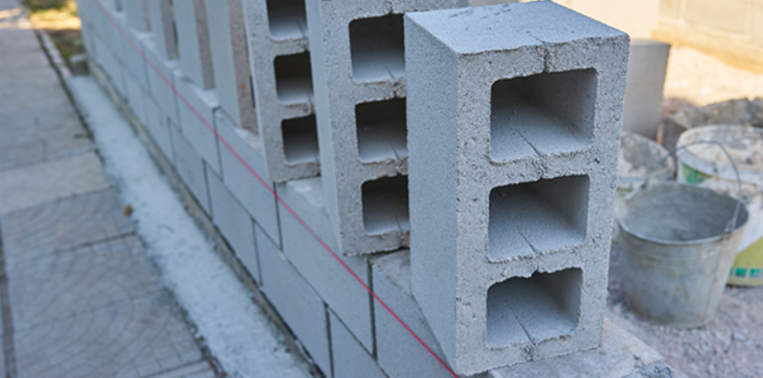 Comment construire un mur en parpaing : guide complet étape par étape ...