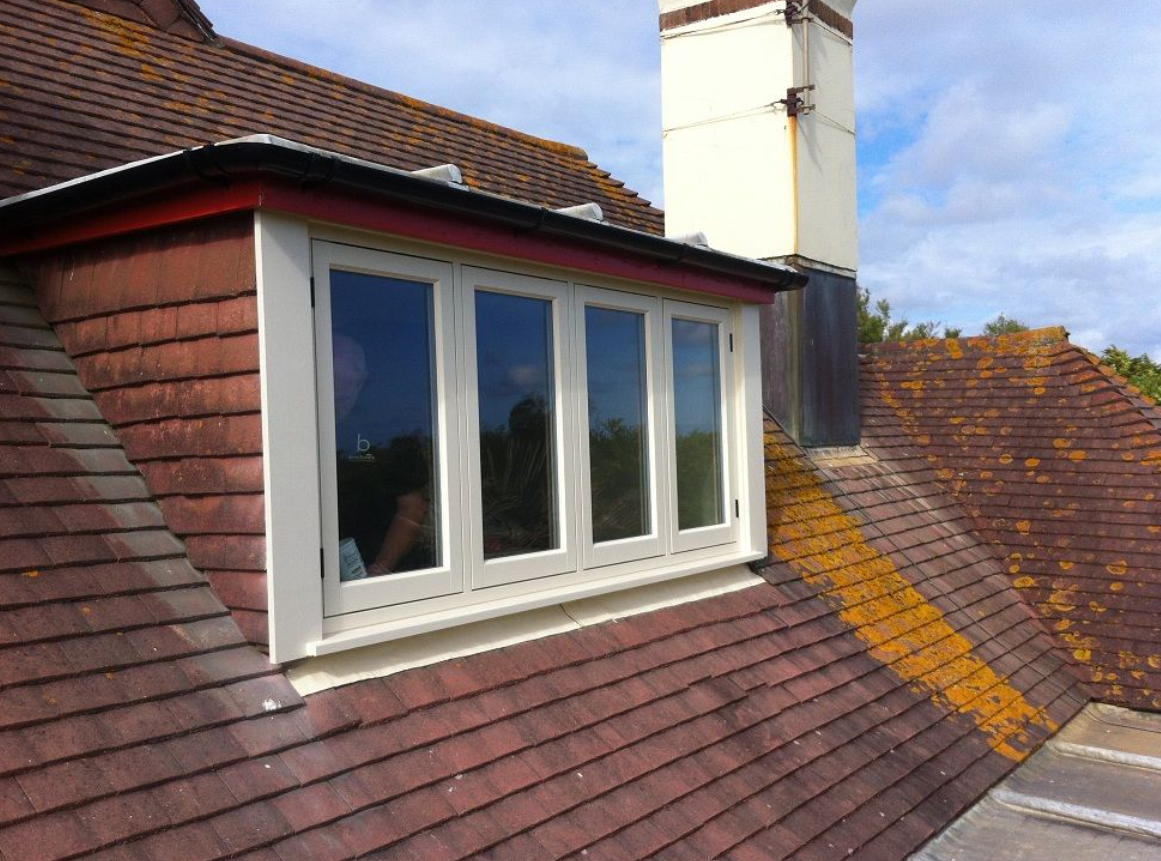 Chien assis toiture : avantages et caractéristiques