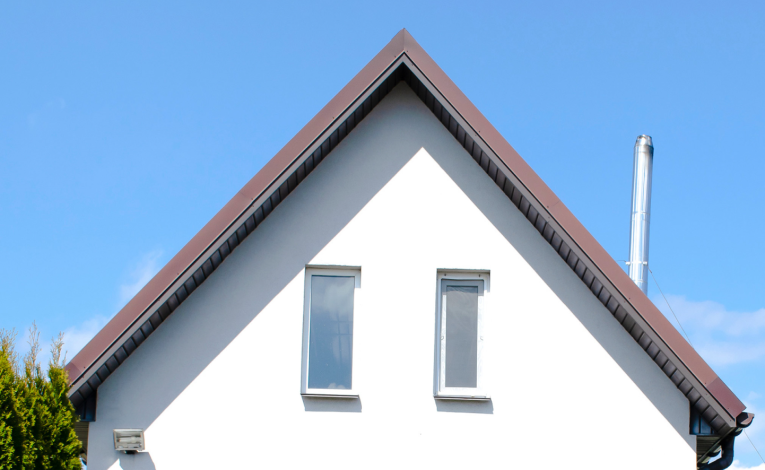 Pente de toiture : les dimensions et les normes à respecter