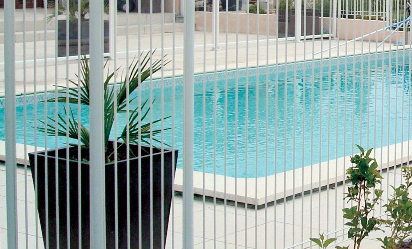 Le Grillage Rigide Piscine : Une Solution Esthétique et Sécuritaire ...