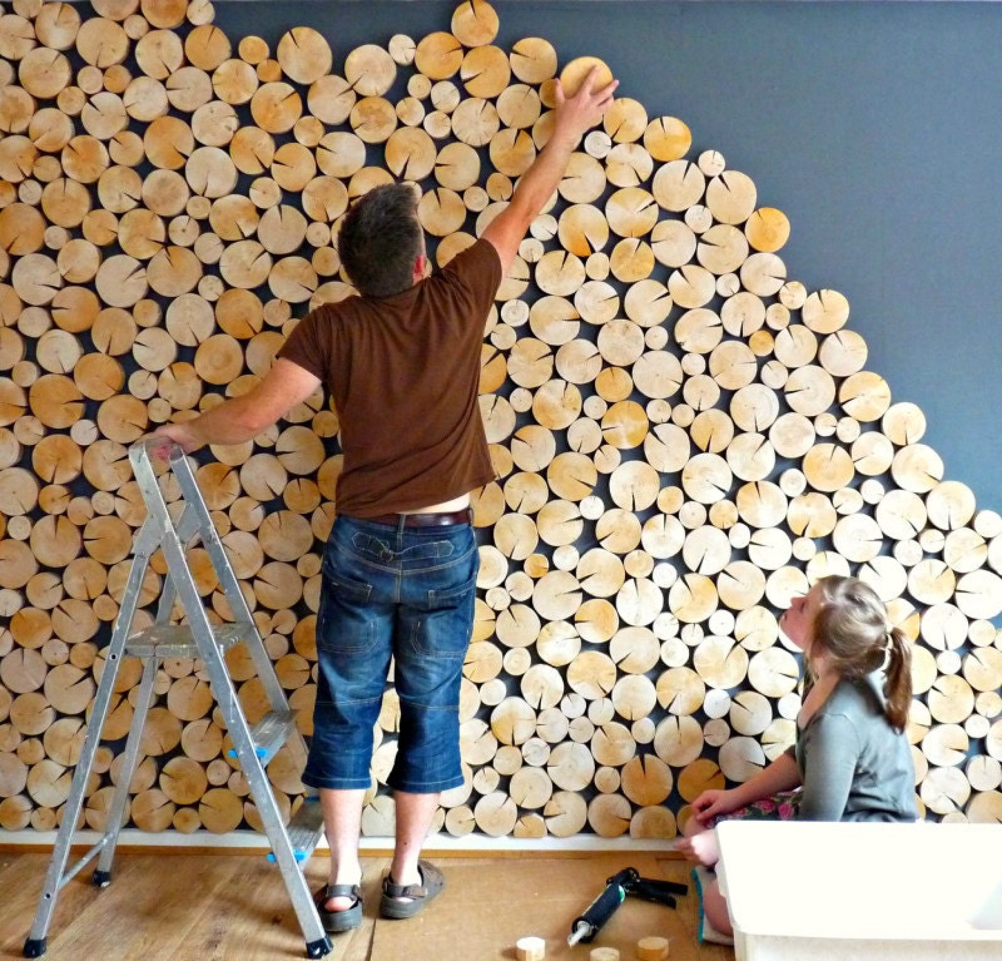 Guide détaillé pour réaliser un mur en rondin de bois