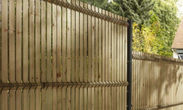 Grillage bois : guide détaillé pour le choisir et l'installer