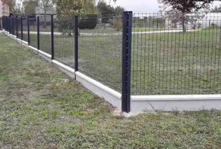 Pose grillage rigide avec soubassement : comment faire