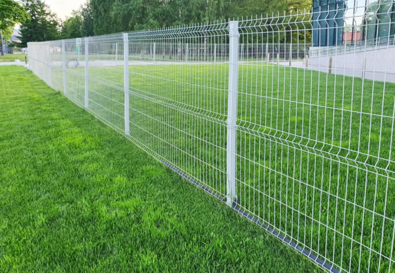 Grillage blanc rigide : pour clôturer son jardin avec esthétisme et ...