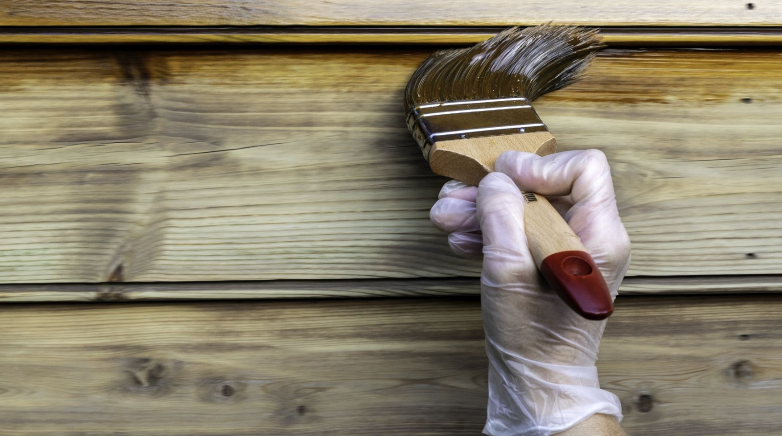 Lasurer bois : pourquoi faire ? Comment procéder
