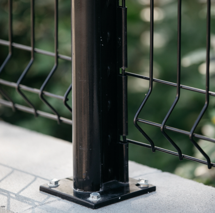 Platine poteau grillage rigide : une solution efficace pour sécuriser votre clôture
