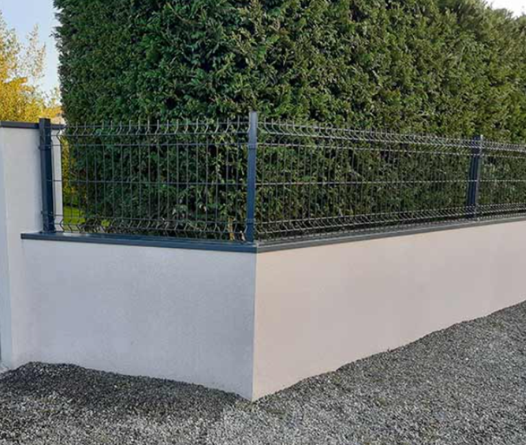 Cloture rigide sur muret : quels sont ses avantages