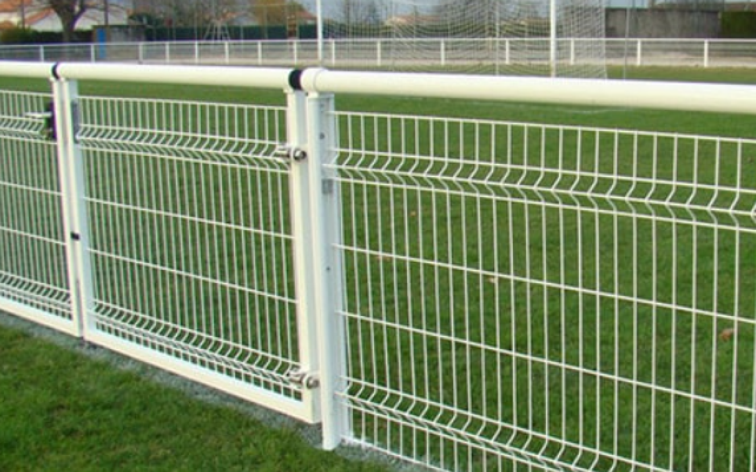 Grillage rigide blanc : la solution parfaite pour votre clôture
