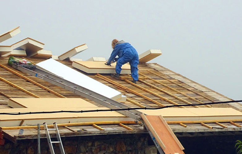 Sarking toiture : définition, avantages, étapes de la mise en oeuvre