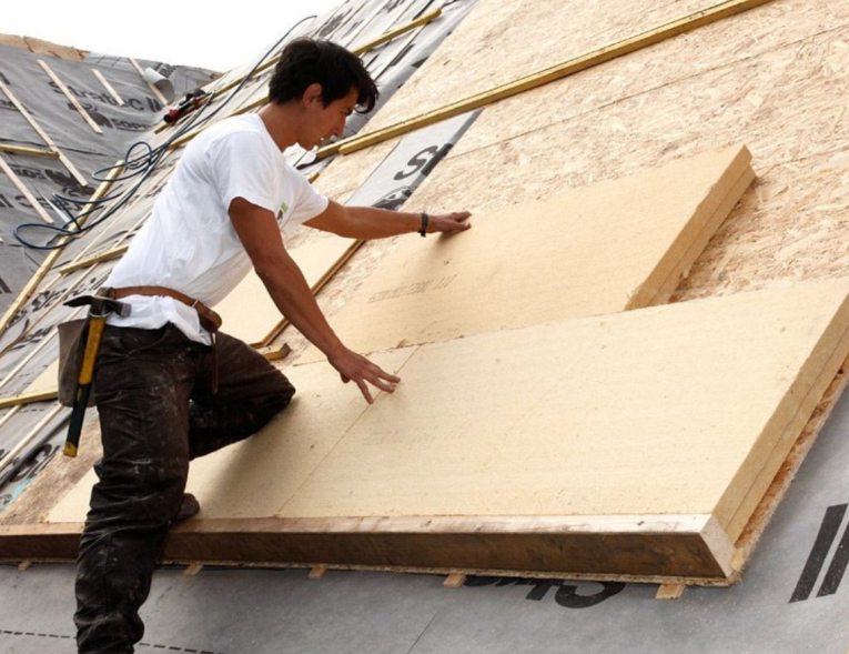 Sarking toiture : définition, avantages, étapes de la mise en oeuvre