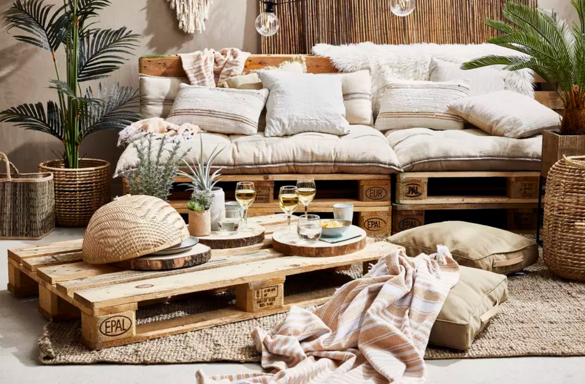Canapé palette en bois : un meuble tendance et économique